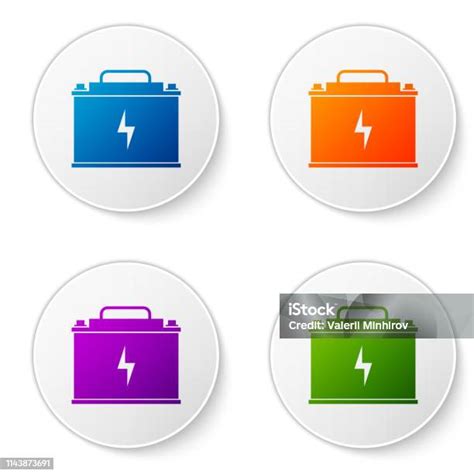 컬러 자동차 배터리 아이콘 흰색 배경에 고립 축 압 기 배터리 에너지 전력 및 전기 축 압 기 배터리 번개 볼트 기호입니다 원 버튼의 색상 아이콘을 설정 합니다 벡터
