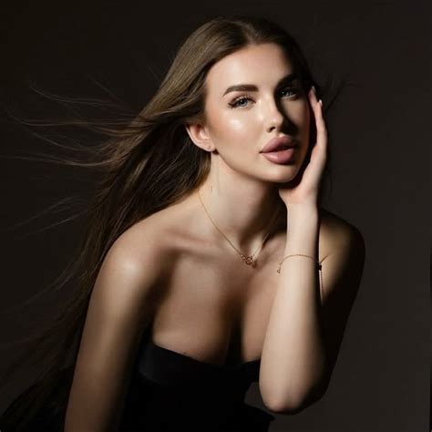 Anna Kononenko Anet Kononenko • Threads Say More