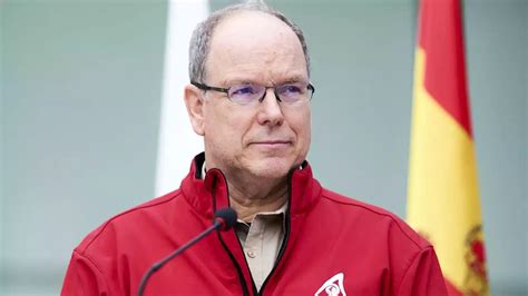 Albert Ii De Monaco Prend La Pose Avec Deux De Ses Enfants Illégitimes Pour La Première Fois