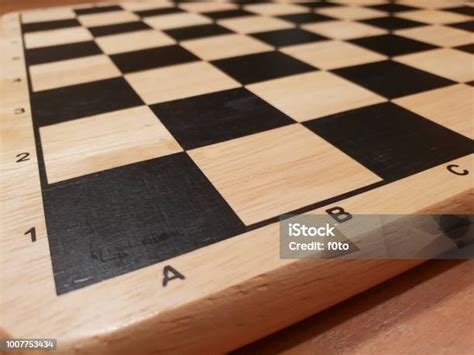 나무 보드 게임 체스 게임 하는 방법 순발력과 다른 각도의 체스 세트 조각과 체스판 흰색과 검은색 수치 고 체스 게임의 보드 0명에 대한 스톡 사진 및 기타 이미지 Istock