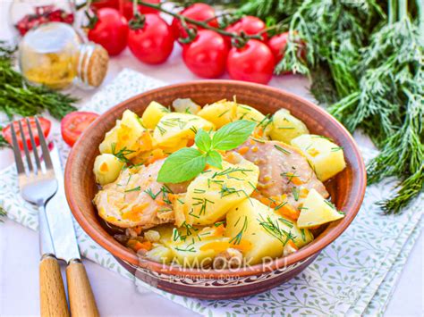 Куриные бедрышки в мультиварке с картошкой — рецепт с фото пошагово