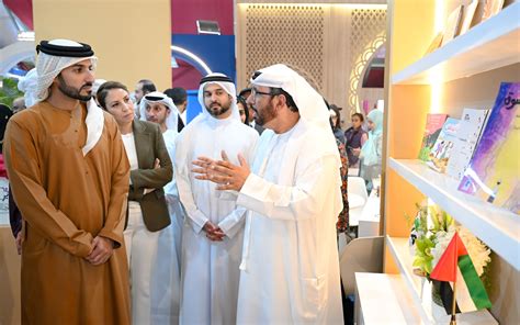راشد بن حميد يزور المعرض الدولي للنشر والكتاب في الرباط