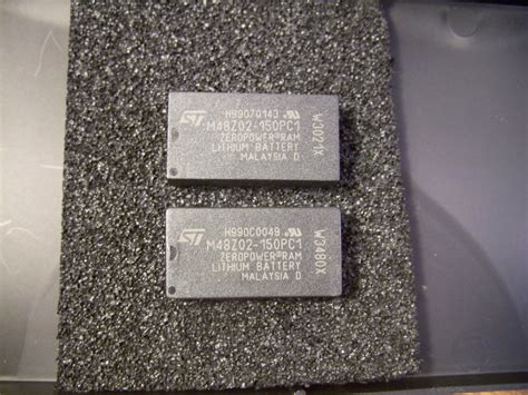 STMicroelectronics 2X Zeropower SRAM Chip M48Z02 150PC1 NEW