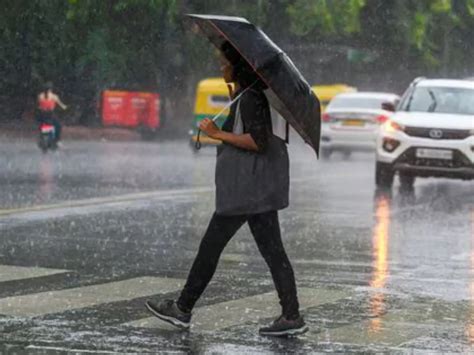 Imd Forcasts Of Light Rain Thunderstorms And Gusts In Delhi Ncr
