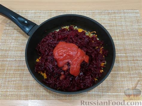 Рецепт: Свёкла, тушенная с морковью в томатном соусе на RussianFood.com