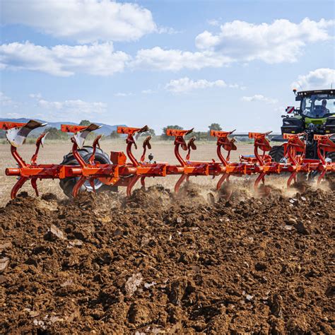 Tilt Correction System Central To Multi Leader Xt Updates Agribusiness Communications