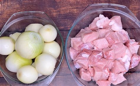 Берем 1 кг мяса и 1 кг лука. Станут мягким даже самые жесткие куски ...