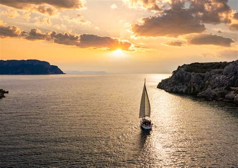 Yachts And Boat Monitoring Through Satellite And Iot Integration