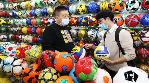 Почти 70 товаров связанных с Чемпионатом мира по футболу в Катаре произведено в китайском