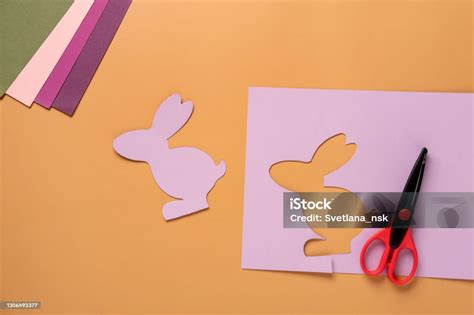 3단계 단계별 지시 색깔의 판지에서 부활절 카드를 만드는 방법 토끼와 부활절 카드 부활제에 대한 스톡 사진 및 기타 이미지 부활제 페이퍼커팅 Diy Istock