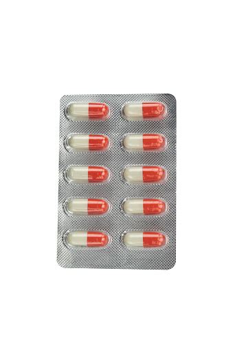 클리핑 부분으로 흰색 배경에 고립 된 블리스터 팩에 오렌지 흰색 항생제 캡슐 알 약 알약에 대한 스톡 사진 및 기타 이미지 알약 약품 캡슐 컷아웃 Istock