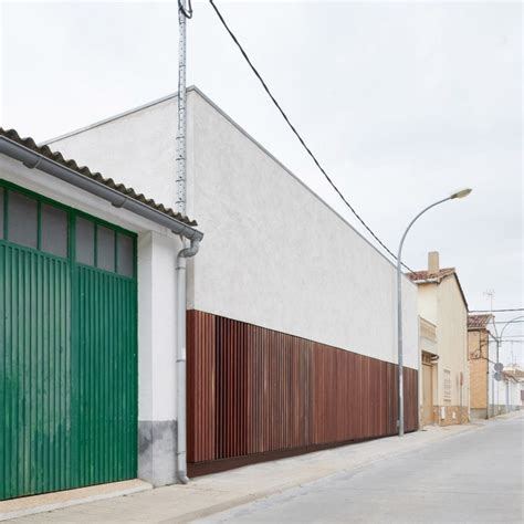 Alventosa Morell Slot Barcelona House Between Two Blocks