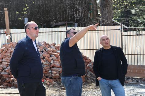 ხაშურის მუნიციპალიტეტის მერია 📌დაბა სურამში ცენტრალურ სკვერში არსებული კინოთეატრის