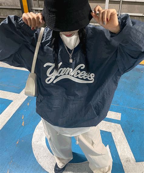 유니섹스 양키즈 브이넥 스트링 포켓 오버핏 스트릿 바람막이 윈드브레이커 아노락 웜업 맨투맨 티셔츠 3컬러 에이블리