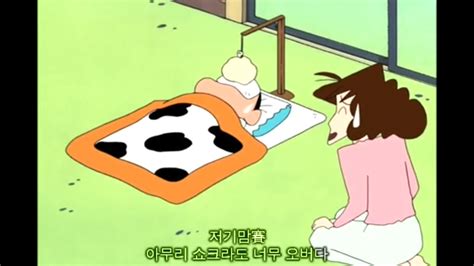 더쿠 엄마가 쇼트케이크에 하나있는 딸기 먹었을때 짱구