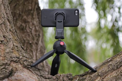 Как поставить фотоаппарат на штатив: Как крепить фотоаппарат к штативу ...