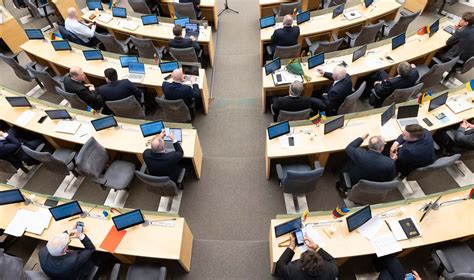 Seimo Nariai Parlamento Rūmus Paliko Statybininkams Delfi