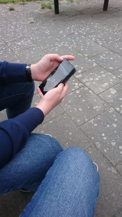 browsing reddit while waiting for the bus r notinteresting