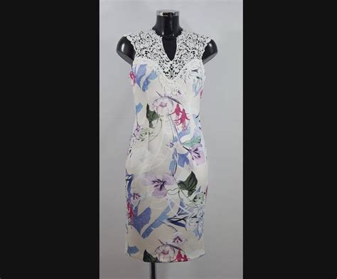 Сукня з мереживом Fwm — ціна 500 грн у каталозі Сукні міді Купити жіночі речі за доступною ціною