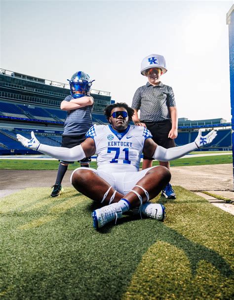 Jacqawn ”shaq” Mcroy🦒 On Twitter Bbn Show Me Some Love⚪️🔵⚪️🔵 H5group Ukathletics