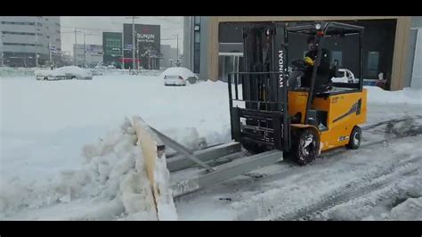 지게차 제설삽 직접 만들어 눈 치우는 서천 바스트로보트공장 Heavy Snow At Bastro Boat Factory 지게차제설삽 지게차로눈치우기 보트공장눈치우기