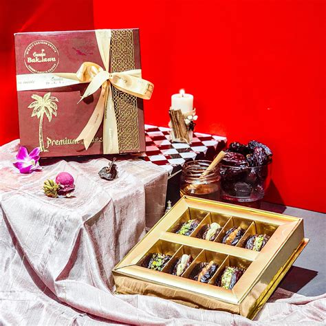 Assorted Dates Box 8 Pcs Gwalia Baklawa