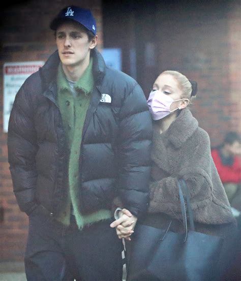 Ariana Grande And Dalton Gomez Enjoy Crepes In London Photos Hollywood