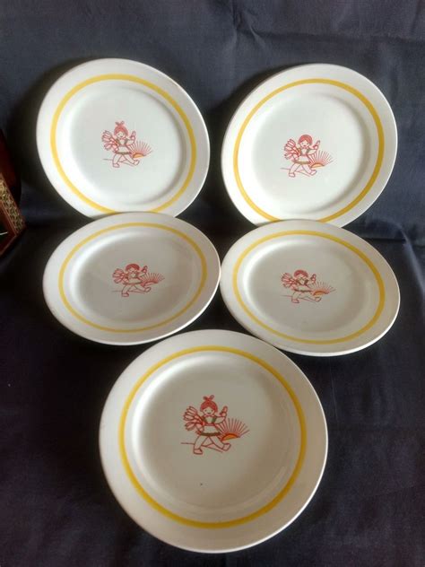 Тарілка дівчинка Перший дзвоник Перше мая Буди ЗіК 120 грн Посуд кухонне приладдя