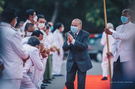 ព្រះករុណា ព្រះមហាក្សត្រ ស្ដេចយាងពន្លត់ភ្លើងជ័យ ក្នុងឱកាសទិវាបុណ្យឯករាជ្យជាតិ ៩ វិច្ឆិកា