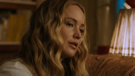 Дженніфер Лоуренс вразила вибором взуття — знайоме з 2000 х Новини Live