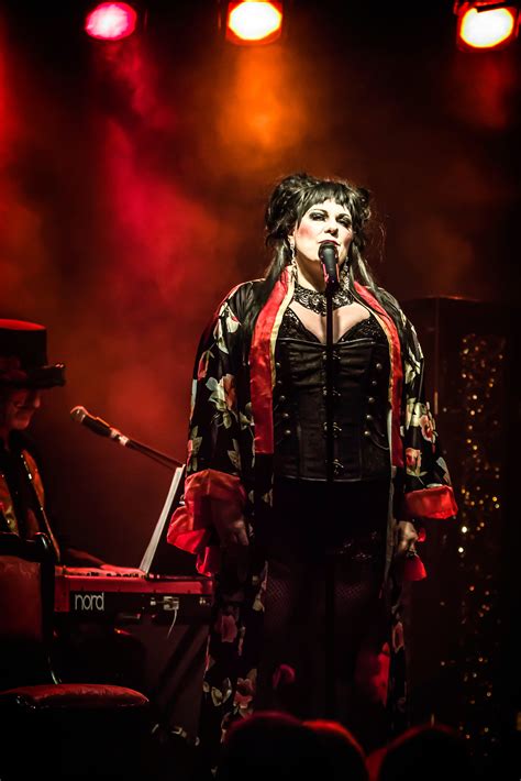 Gallery Jacqueline Dark