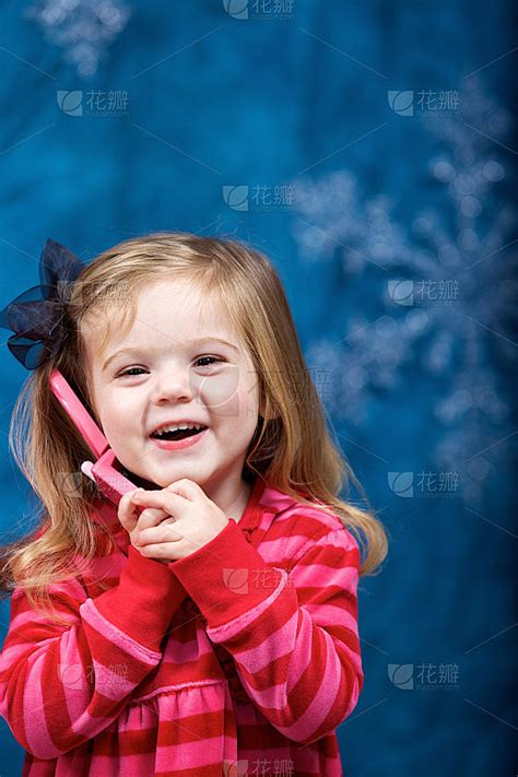 年轻女孩的节日乐趣