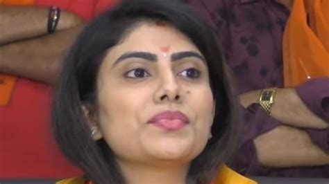 Rivaba Jadeja Ravindra Jadejas Was Arranged Love At First Sight Cricketer Received This Car As