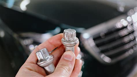 Колесные болты Mercedes, причем тут ромашка, как сорвать 4 головки и ...