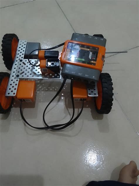Color Based Motion Robot Traffic Signal Avishkaar Project