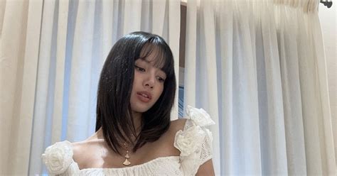 블랙핑크 리사 톱 입고 뽐낸 잘록 개미허리 [n샷]