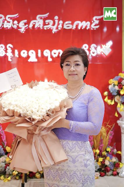 ‘သိမ်းဌက်သုံးကောင် စိန်ရွှေရတနာဆိုင် ရဲ့ စိန်စျေးရောင်း ပွဲတော်