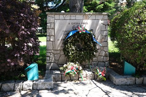 고리지아 이탈리아 파르코 델라 리밈브란자 기념물은 조국을 방어하기 위해 제 1 차 세계 대전의 희생자를 기억합니다 프리울리 베네치아 줄리아 화창한 봄 오후 프리울리 베네치아