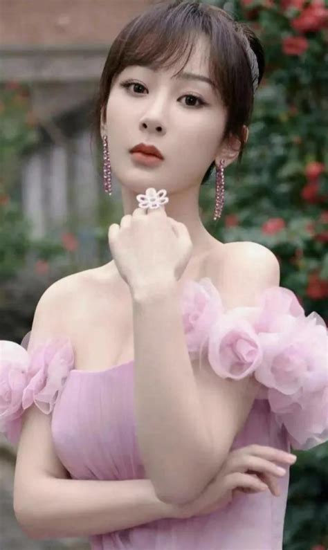 杨紫简介 ：杨紫的成名和她的背景是密切相关的 人物集