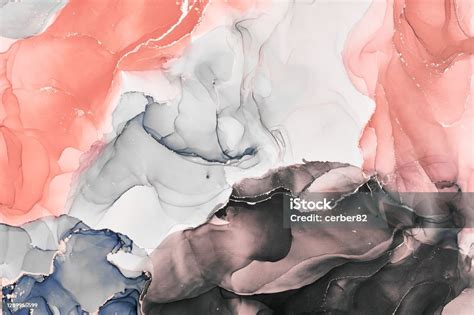 알코올 잉크 기술의 천연 고급 추상 유체 예술 그림 부드럽고 꿈꾸는 벽지 투명한 파도와 황금 소용돌이를 만드는 색상의 혼합물 포스터용 기타 인쇄물 건강관리와 의술에 대한