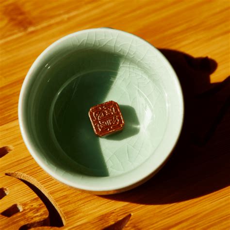 Traditional Raw Puer Tea Resin Yellow Brocade Tea Tin The Eastern