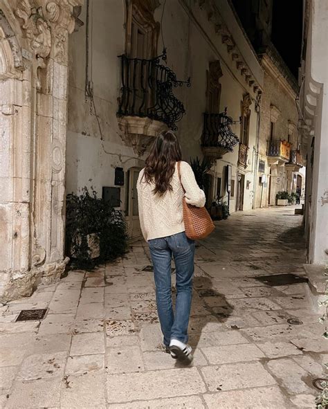 Jessica Clements Picture