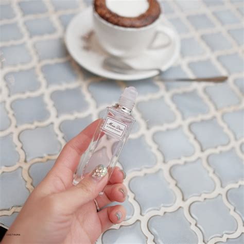 피부에 톡톡 미스디올 롤러 펄 발렌타인 데이 선물로 사랑스러워요 네이버 블로그