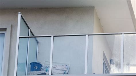 We Just Need To Get This Stuff Off Queenslands Flammable Cladding Scandal Deepens As Body