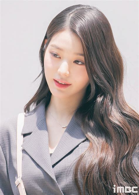 [움짤] 아이브 장원영 장르로는 판타지 11자 갓선미