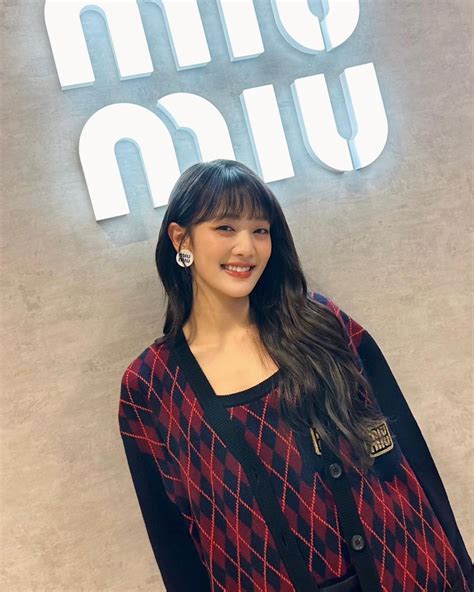 여자 아이들 민니 미우미우 팝업 행사 프레피룩  인스티즈 Instiz 이슈 카테고리