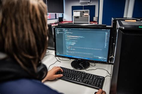 Web Developers Vs Software Developers Whats The Difference In 2025