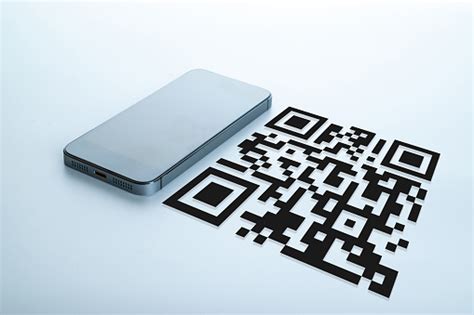 Qr 코드 기술 지불을위한 모바일 스마트 폰 화면 온라인 지불 디지털 스마트 폰에 Qr 코드 스캐너와 바코드 기술을 스캔 휴대 전화 응용 프로그램을 사용하여 코드를 스캔하는
