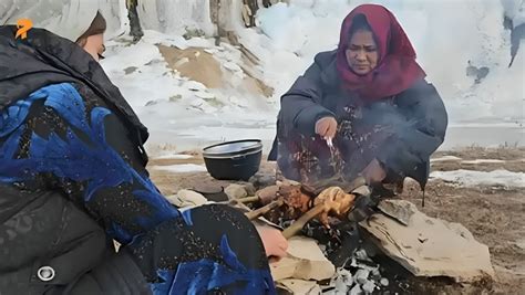 کباب کردن 3 مرغ به سبک دیدنی یک مادر و دختر افغان فیلم