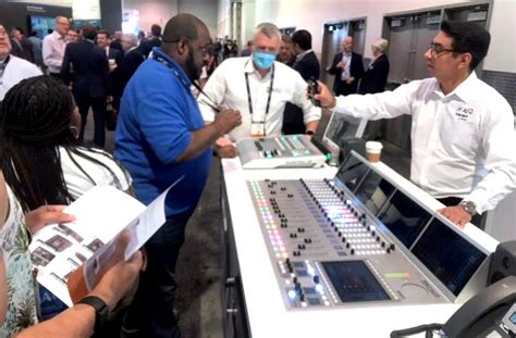 La Intercom Xpeak De Aeq Sorprende En Las Vegas Por Su Flexibilidad